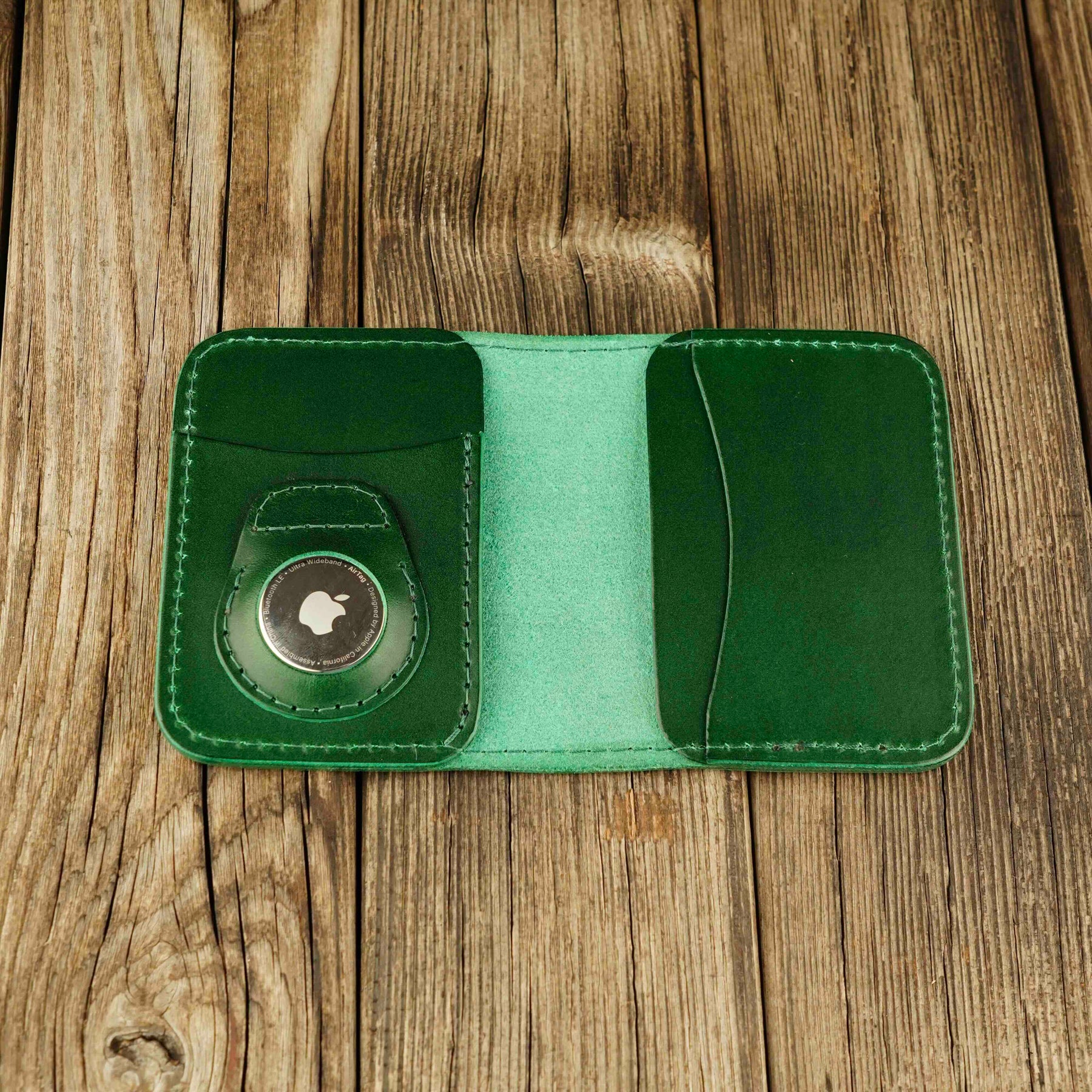 Premium Leather Bifold Airtag Wallet - Handcrafted in Europe – Souma ...