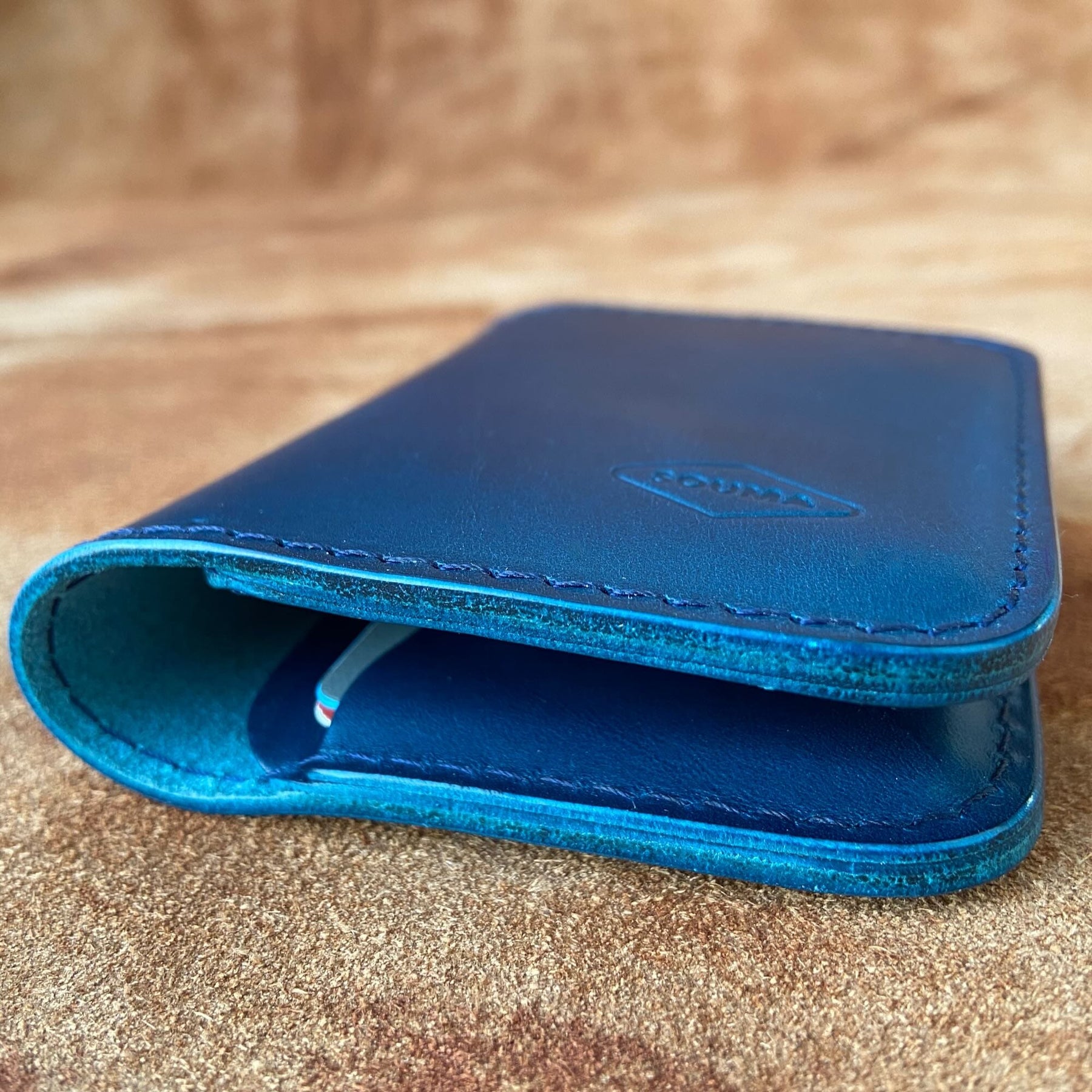 Premium Leather Bifold Airtag Wallet - Handcrafted in Europe – Souma ...